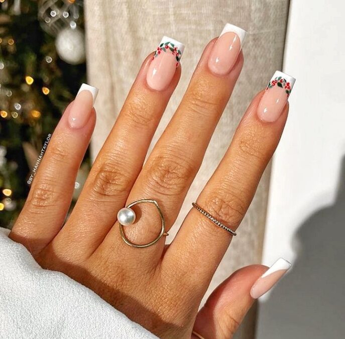 31 Simple Short Christmas Nail Design Inspo 2025